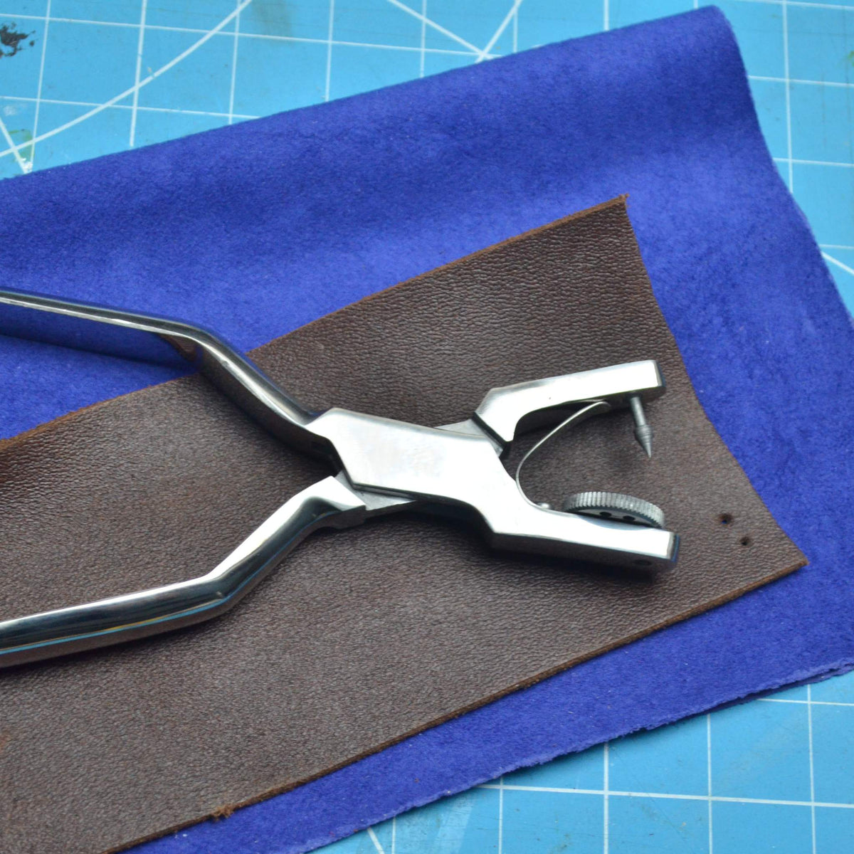 Hand Sewing Punch | identityleathercraft